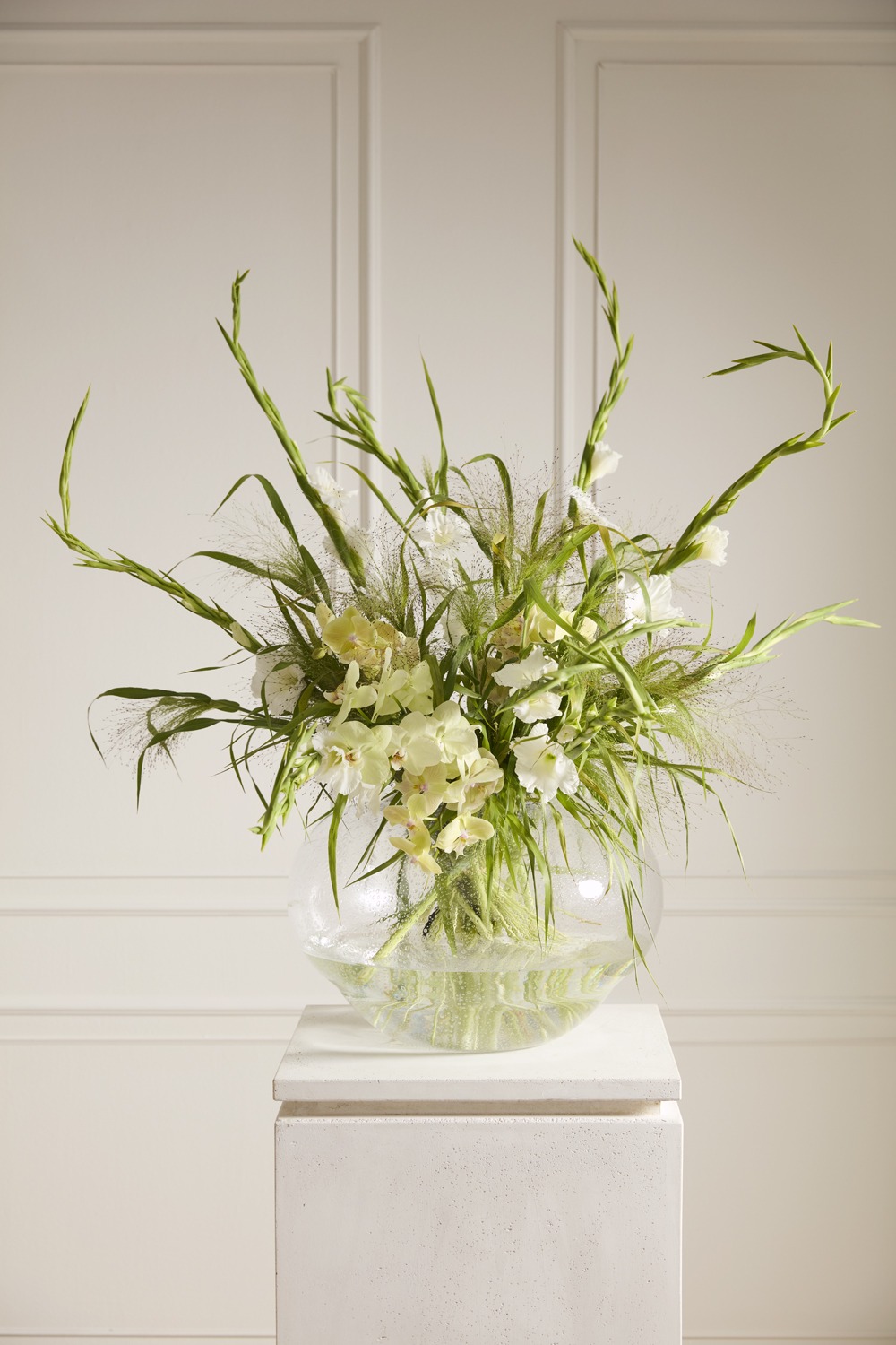 Tips for Selecting Large Glass Vases for Weddings & Events